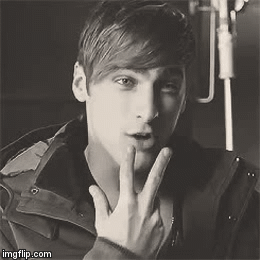 Kendall's dirty fingers - Imgflip