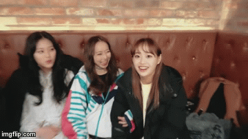 Chuu's cuteass double wink - Imgflip