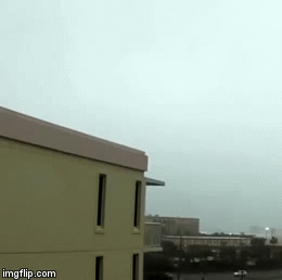 ℓιgнтηιηg sтяιкε нιттιηg тнε cσяηεя σғ α вυιℓ∂ιηg - Imgflip