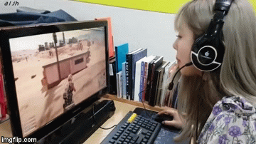 How girls play video games. - Imgflip