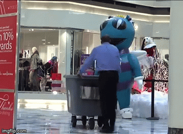 Mall worker jumpscare - Imgflip