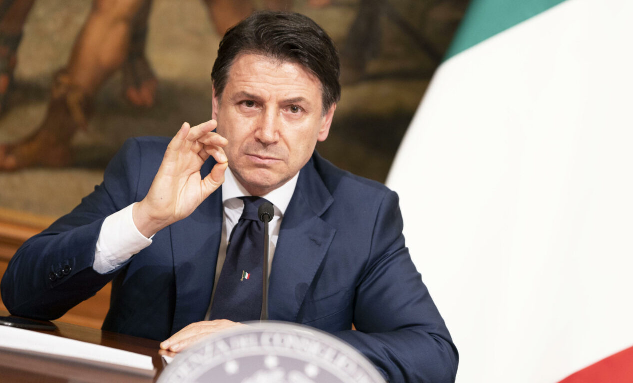 Giuseppe Conte fa uscire Gattina Blank Template - Imgflip