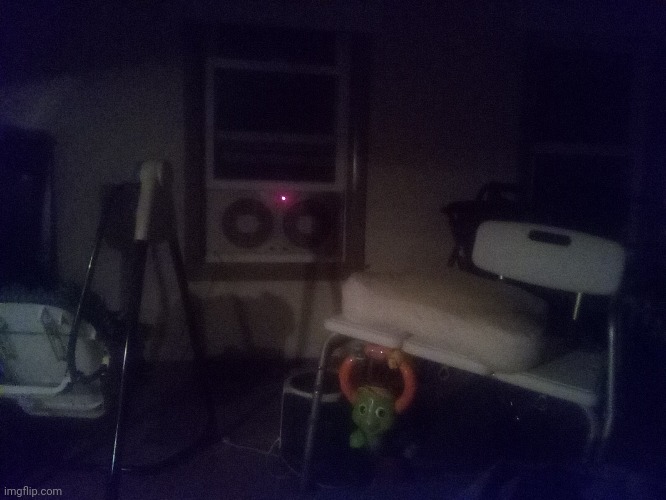 Oh no there's a random red light in my room - Imgflip