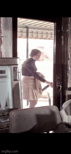 Pattye Mattick visits Barney’s Beanery in Columbo (1971) - Imgflip