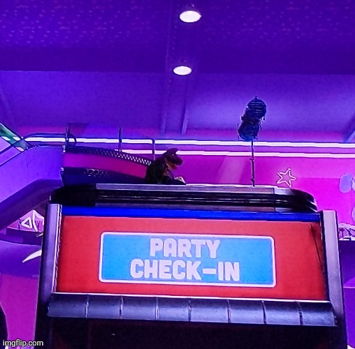 HOW THE FUCK DID HE GET UP THERE?? - Imgflip