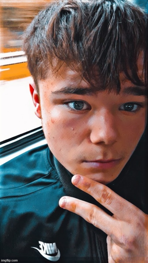 Everyone face reveal (i want to start a trend or sum idk)(well not ...