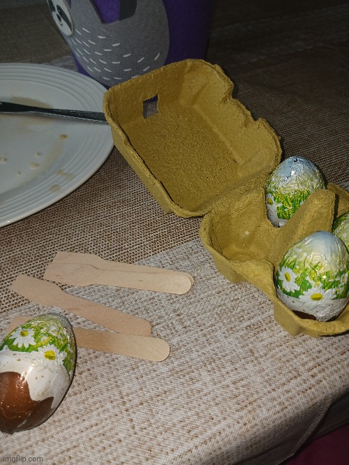 Yum (also don't ask why my camera looks like im in a basement ...