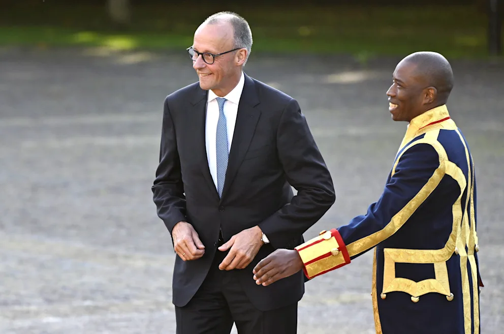 Friedrich Merz mit Schwarzem Blank Template - Imgflip